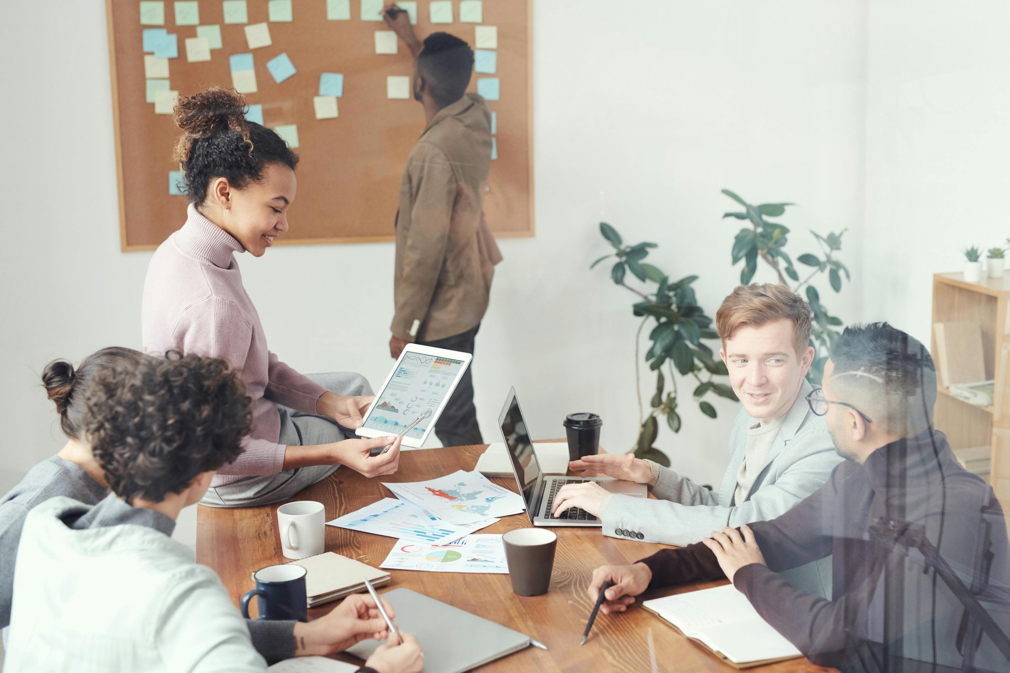 2025 Guide to Developing Employee Training Materials (With Examples ...